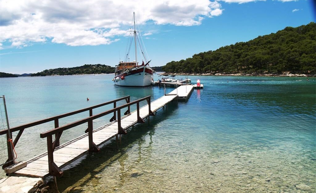 Tisno, Apartmano naselje i kamp "Hostin" - Mondo Travel